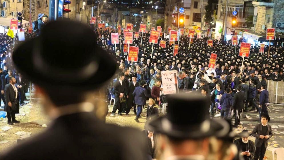 Israel: Mass protest in Jerusalem against compulsory military service ...
