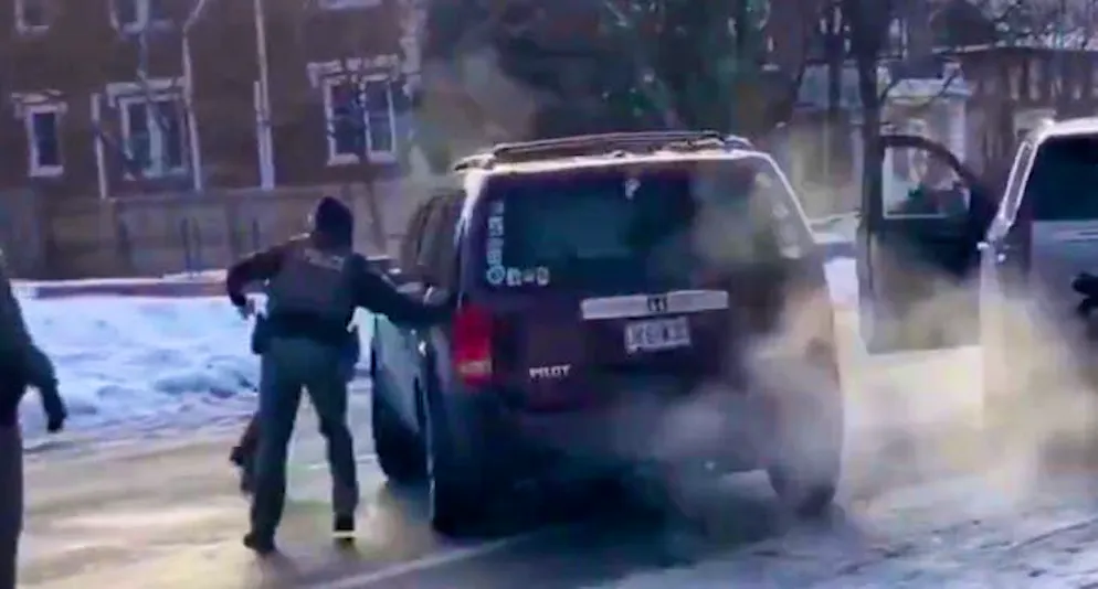 ICE agent kills 37-year-old woman: ICE shoots woman in Minneapolis ...