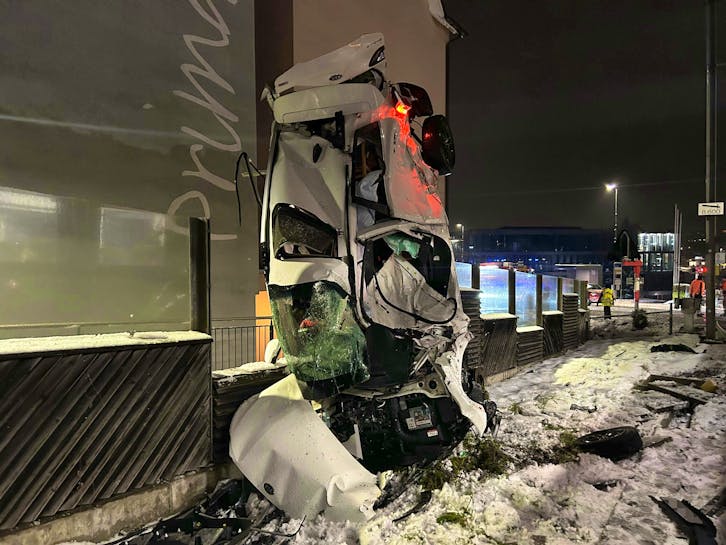 Accident in Wollerau SZ: Train hits car - driver saves himself at the ...