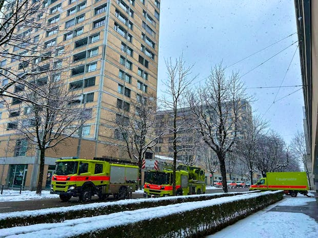 Fire in Altstetten: Fire in Zurich high-rise building - one person in ...