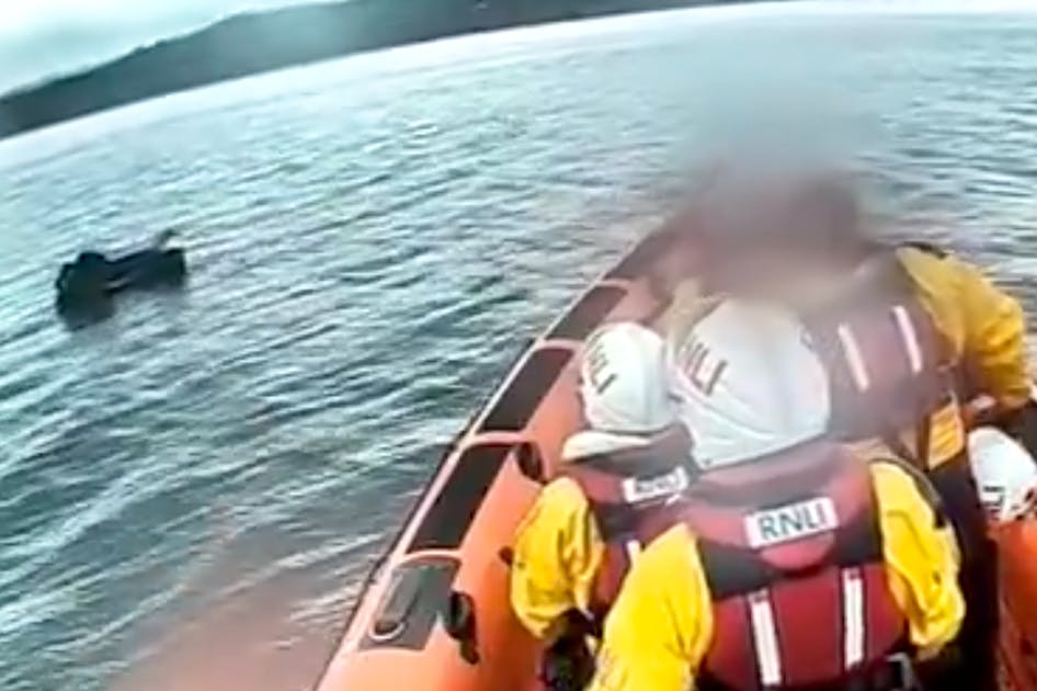 90 Minuten im Wasser: Mit Luftmatratze aufs Meer: Dramatische Rettung ...