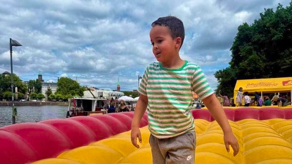 Police publish photo: Missing Noah (8) is said to be with his mother ...