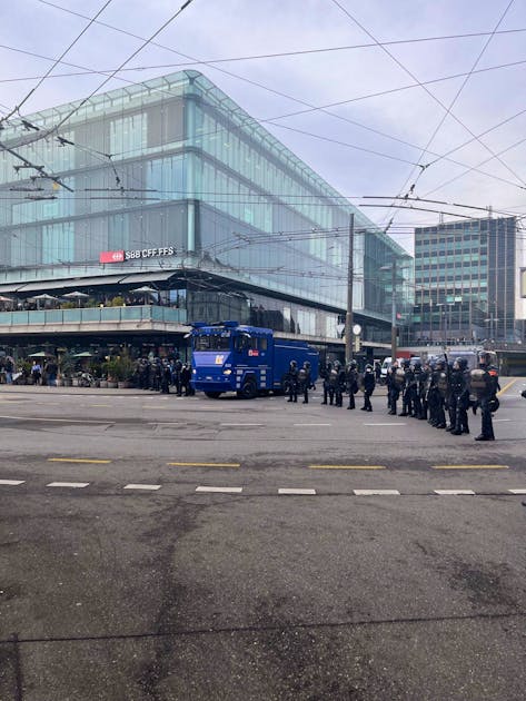 Unauthorized anti-WEF demonstration in Bern - fears of new riots | blue ...