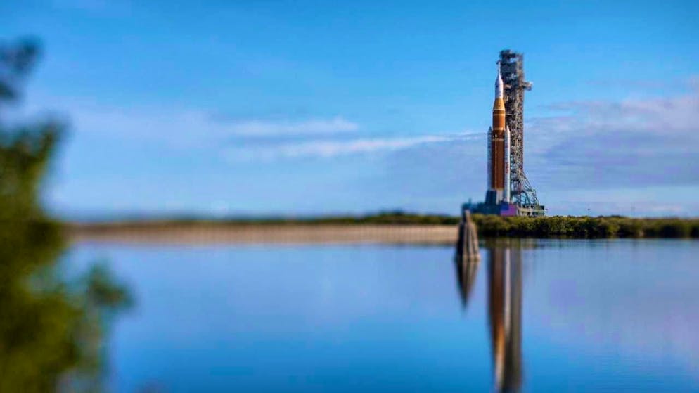 Space travel: Rocket system rolled onto launch pad for moon mission ...