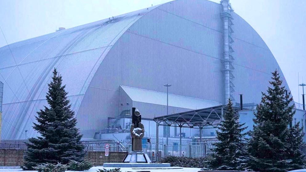 Russia: IAEA: Former Chernobyl nuclear power plant cut off from power ...