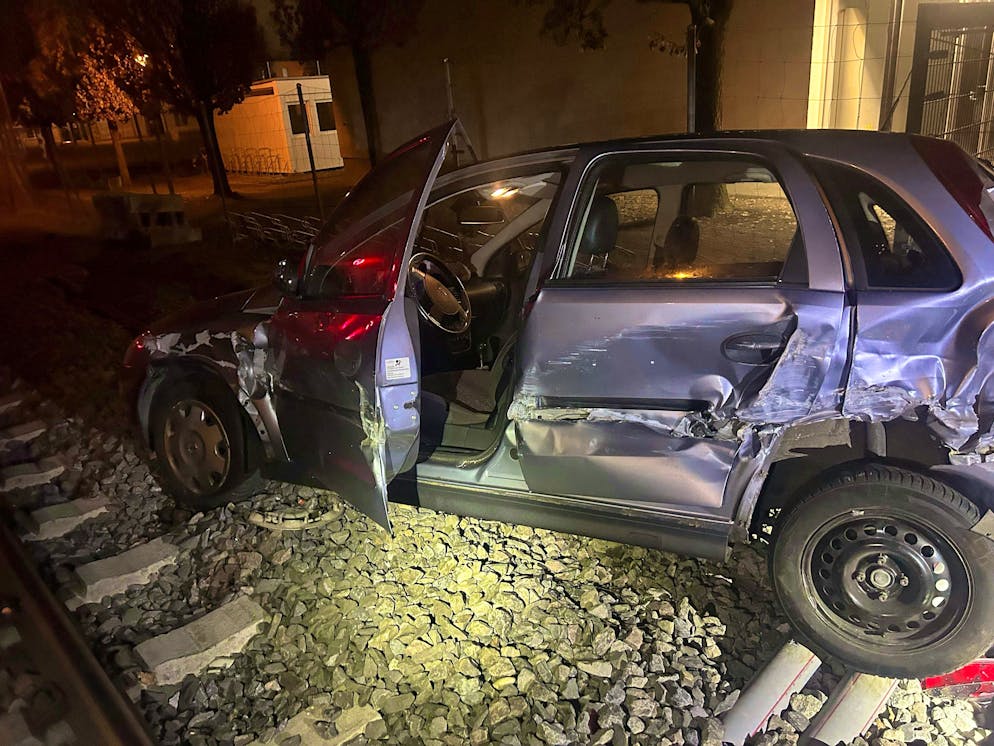 Accident in Winterthur: Car collides with train - driver flees | blue News