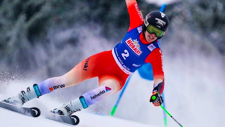 Race 1 in the ticker: Hector leads by a wafer-thin margin ahead of Rast ...