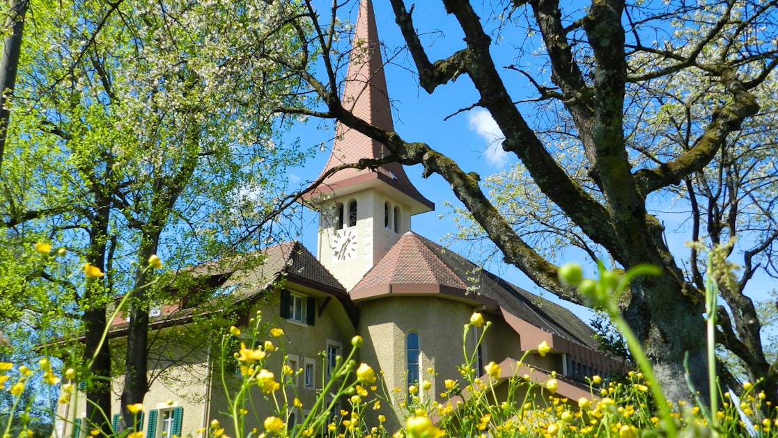 Church dispute escalates: Diocese bans popular priest - a dispute is ...