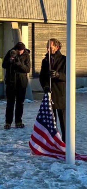 "Shame on you! Idiot!": German raises US flag on Greenland and causes a ...