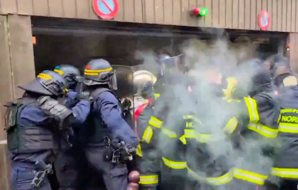 Riots in Lille: Here the fire department attacks the police with fire ...