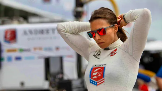 Former car racer: Simona de Silvestro in the Olympic ice track | blue News