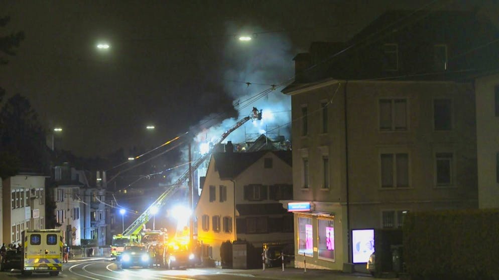 Nobody was injured: Attic fire on Forchstrasse in Zurich triggers large ...