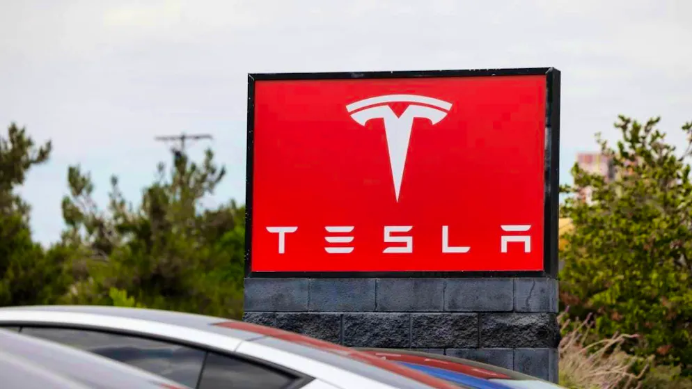 Car industry: Tesla drops out of the top 10 electric car sales in ...