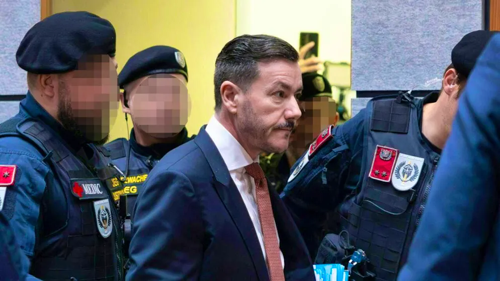 Signa scandal: Signa bankrupt René Benko remains in custody for another ...
