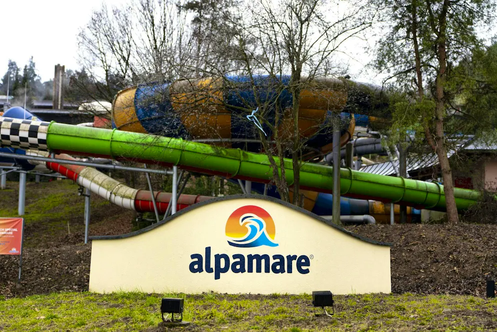 Alpamare Pfäffikon SZ: 10 of 12 slides open again after ceiling closure ...