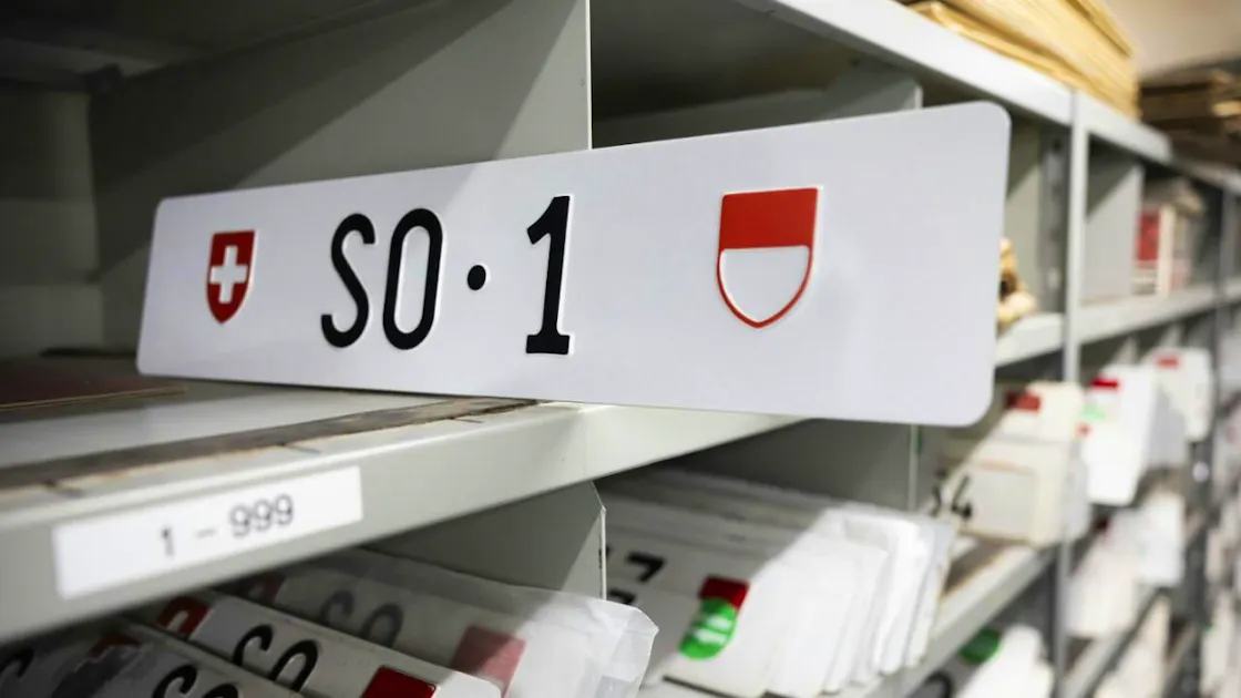 Swiss record: Solothurn license plate "SO 1" raises 390,000 francs ...