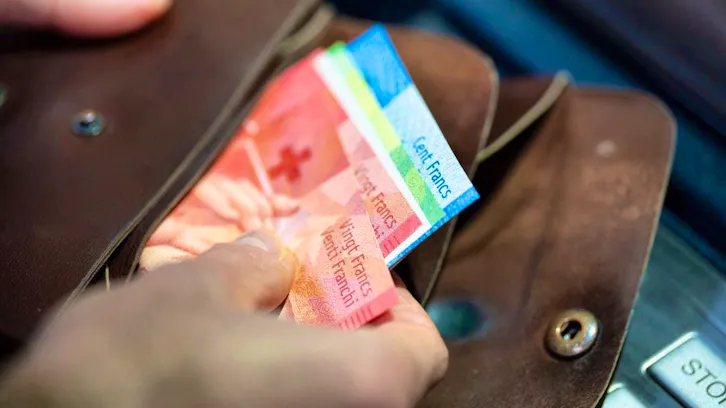 Vote: According to projections, 73 percent say yes to the cash counter ...