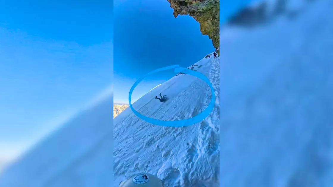 Ecco il video: Un alpinista perde l'equilibrio e cade dal pendio ...