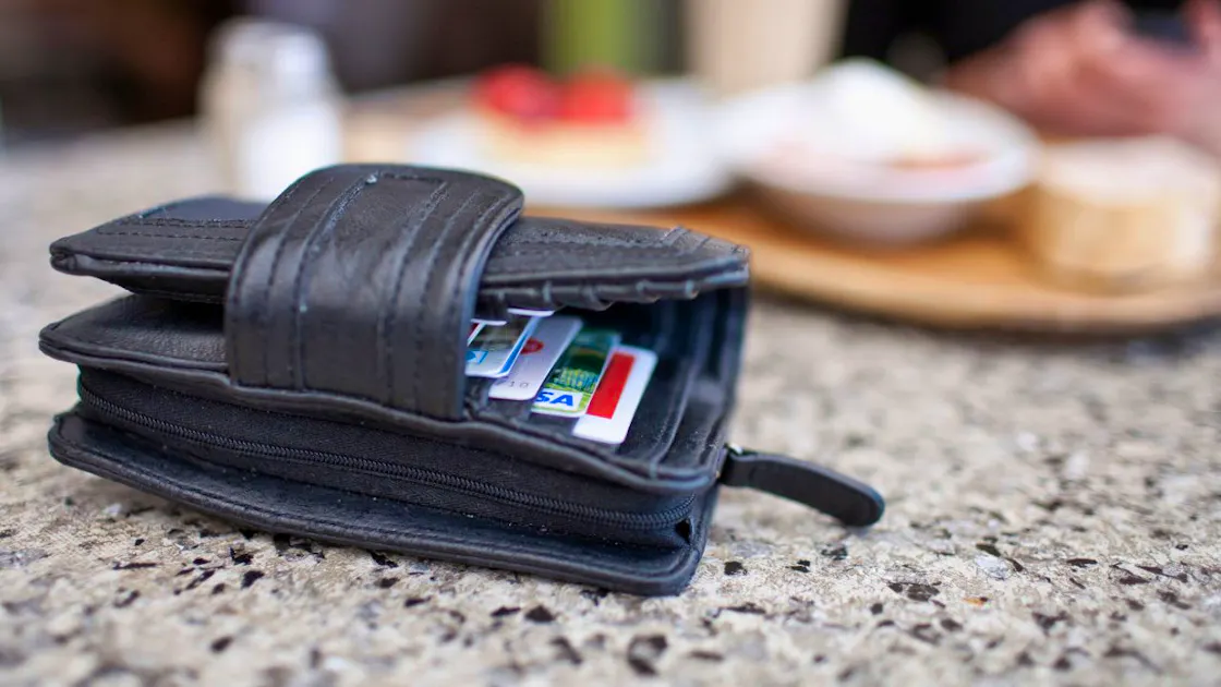 Banks: Debit cards abroad are usually much cheaper than credit cards ...