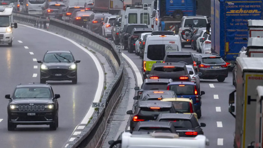 Gotthard traffic jam even before Easter - over 10 kilometers and long ...