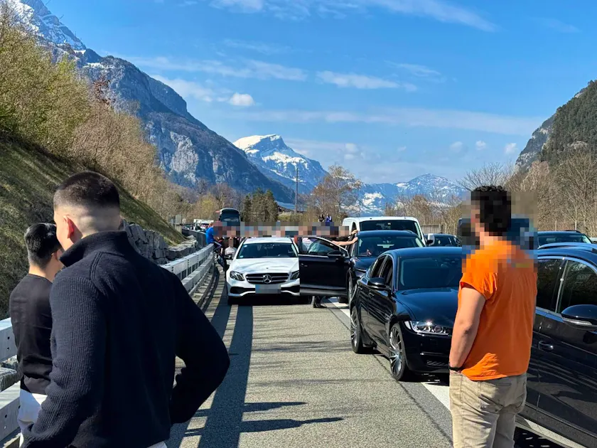 Gotthard traffic jam at Easter: blue News dares to try out the mega ...