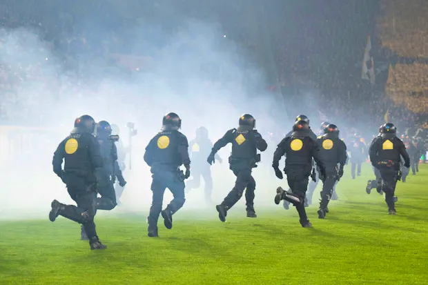 Dynamo vs. Hertha escalates completely due to fan violence | blue News