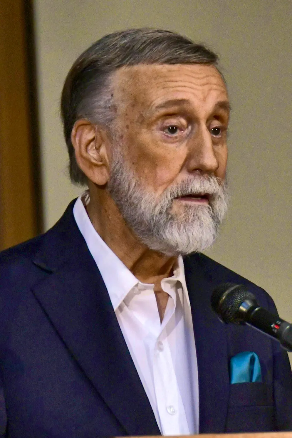 Shortly before album release: Country star Ray Stevens breaks his neck ...