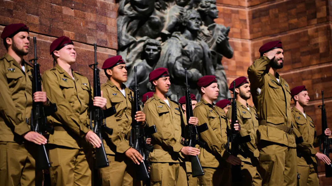 Politics: Holocaust Remembrance Day in Israel - Sirens wail across the ...