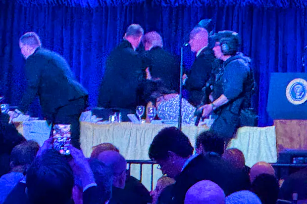 What moves the web away from the shots at the gala dinner | blue News