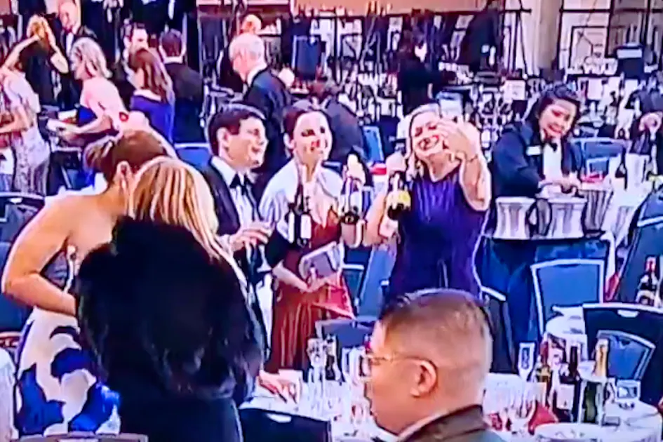 What moves the web away from the shots at the gala dinner | blue News