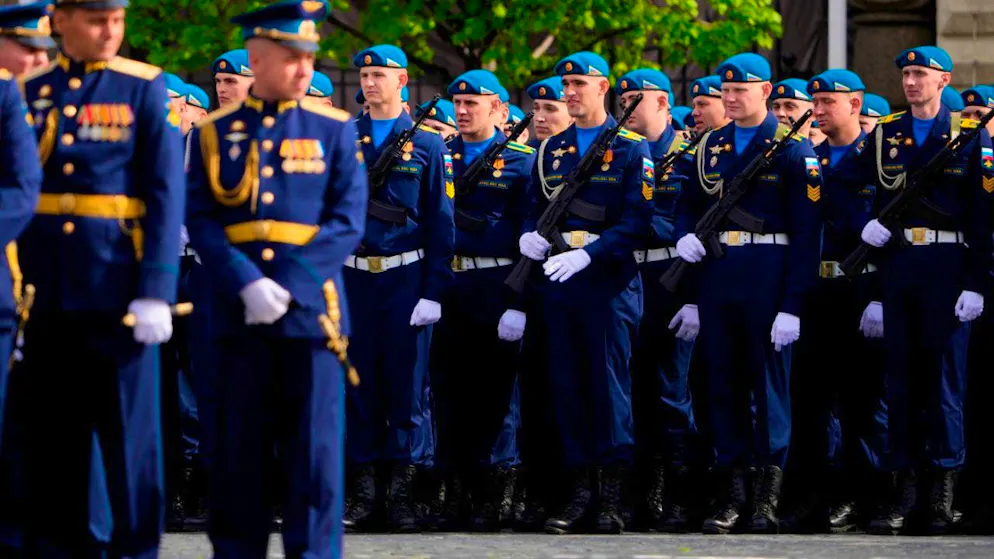Russia: Without tanks and missiles - Putin takes part in military ...