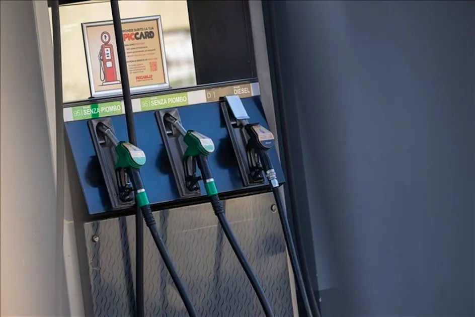 News: Benzina, Berna non intende intervenire | blue News