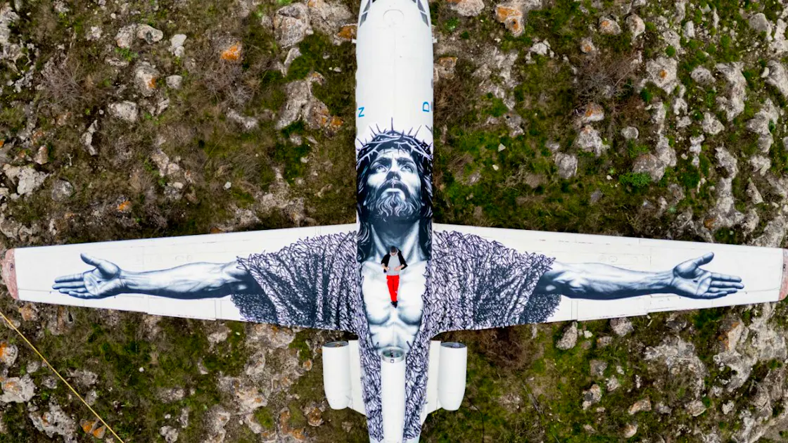 Art: Micha Haeni shows heavenly message from a human perspective | blue ...