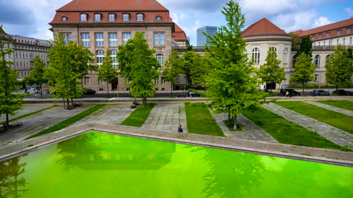 Latest news: Protest against gas policy: fountains light up green ...