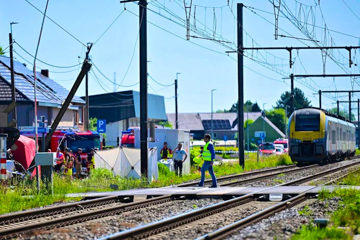 Police release new details: Belgium Buggenhout: School bus hit by train ...
