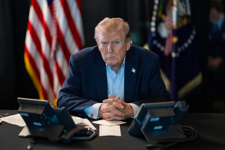 Trump nella Situation Room con i suoi consiglieri, pronto per la ...