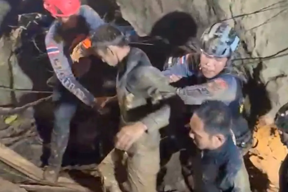 Gold prospector rescued from cave after ten days | blue News