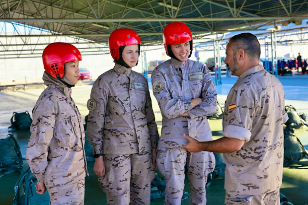 Spain's Crown Princess Leonor is now also a paratrooper | blue News