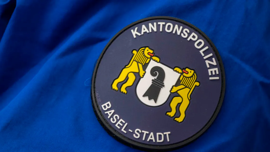 Meter-high flames: Major operation in Basel due to fire in high-rise ...