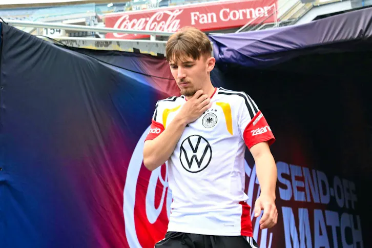 World Cup ticker: Nati relaxed at team event +++ All-clear after bush ...
