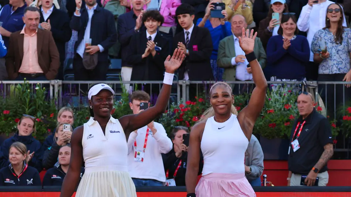 Tennis: Serena Williams remporte un premier match en double pour son ...