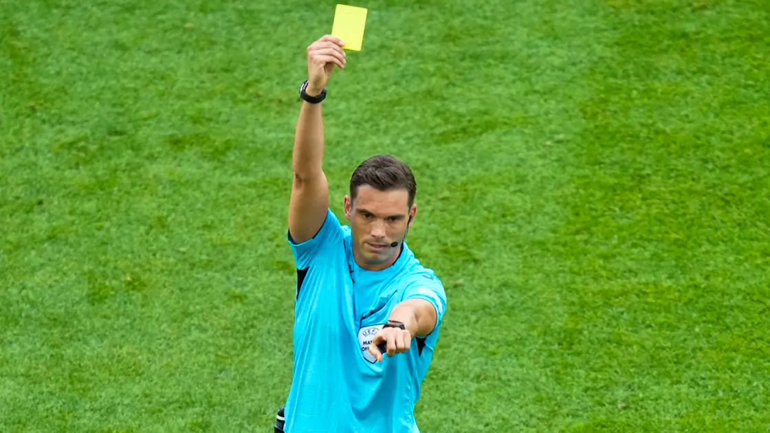 WORLD CUP 2026: Drinking breaks and red for hand in front of mouth: the ...