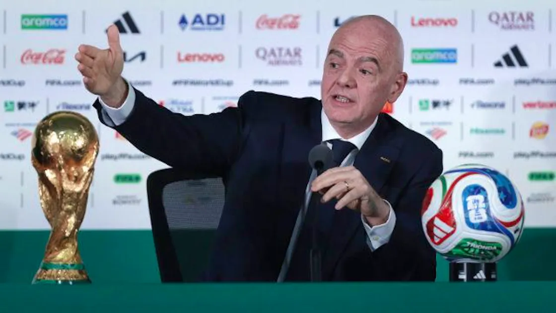 The press is settling the score with Infantino: “Embarrassing pandering ...