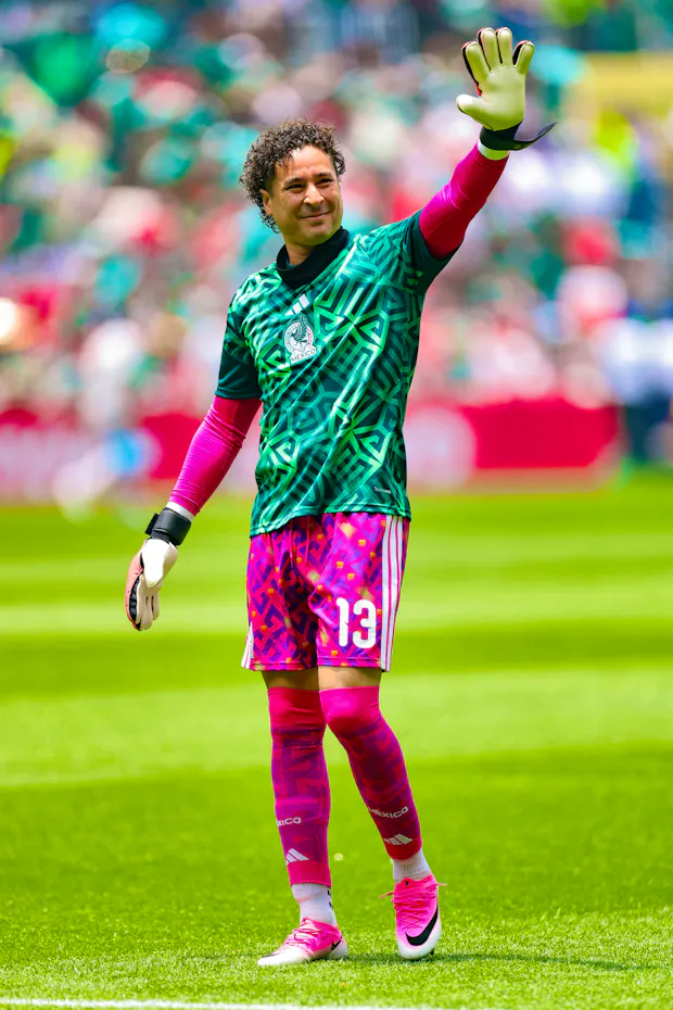 Wild opening match: Three red cards: Mexico beats South Africa 2-0 ...