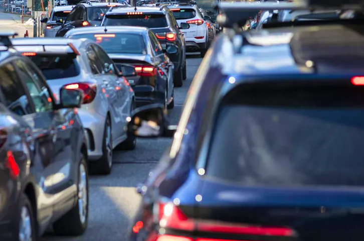 Traffic chaos on Pentecost: Kandersteg, BE, closes access road ...