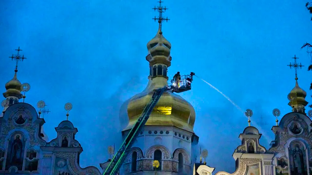 Ukraine: Clergyman: Icons from the cave monastery saved from fire ...