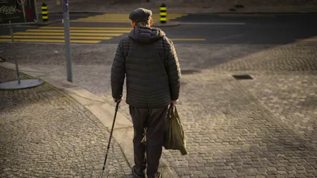 Medicine: AI Brain Pacemaker Helps Parkinson's Patients Walk | blue News